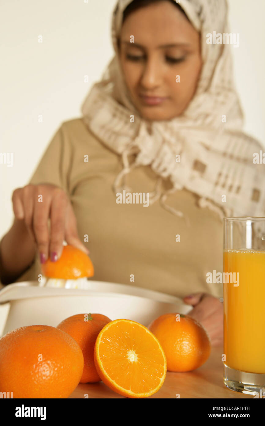 Arab lady prepares fresh orange juice Stock Photo - Alamy