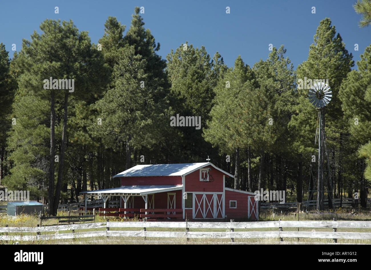 Red Country Barn Stock Photo - Alamy