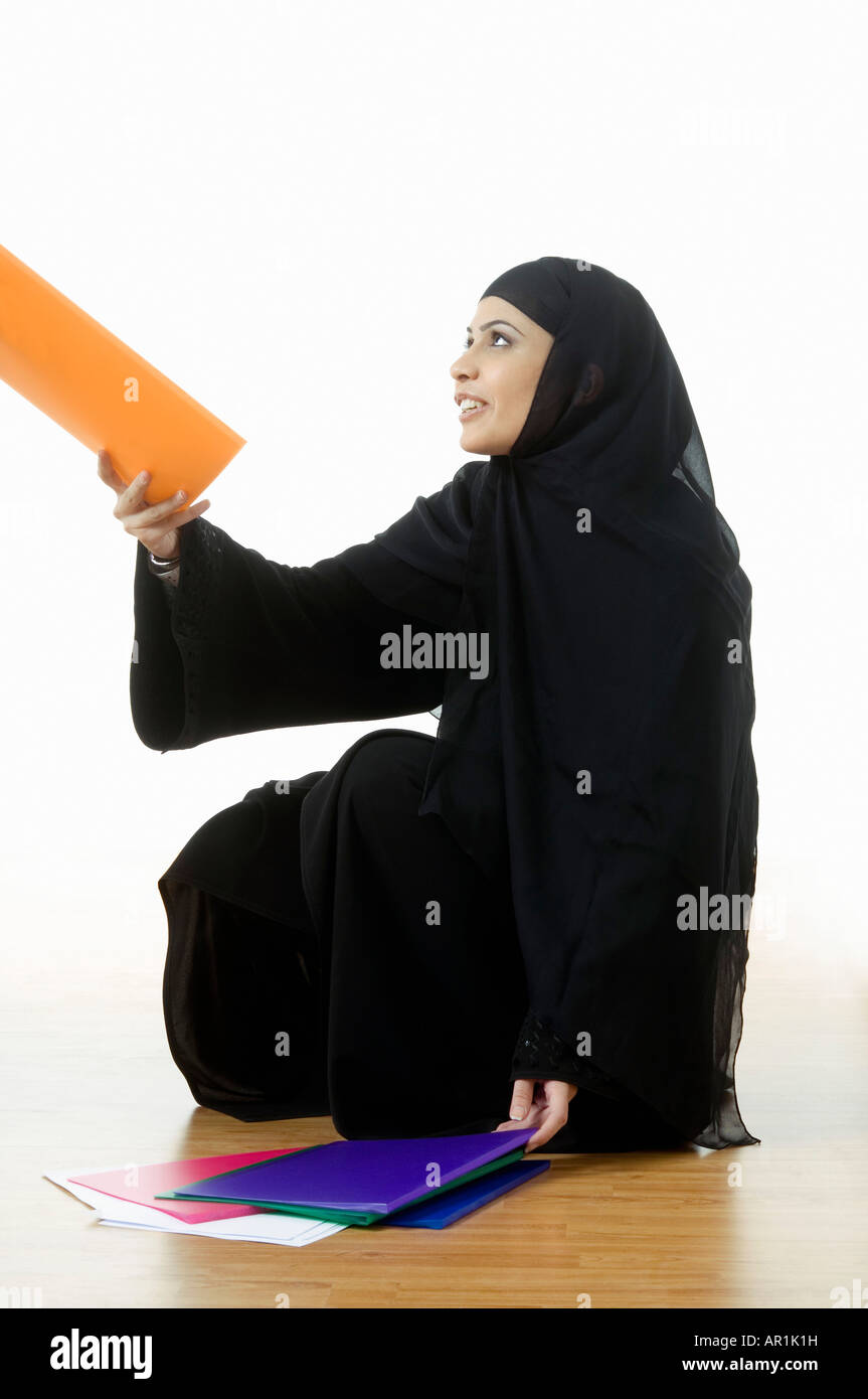 Arab garb hi-res stock photography and images - Alamy