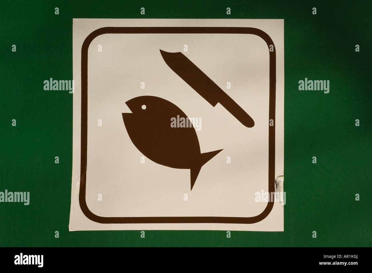 Fish cleaning hi-res stock photography and images - Alamy