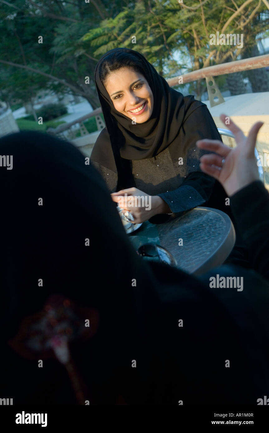 Two arabs in traditional clothing hi-res stock photography and images ...