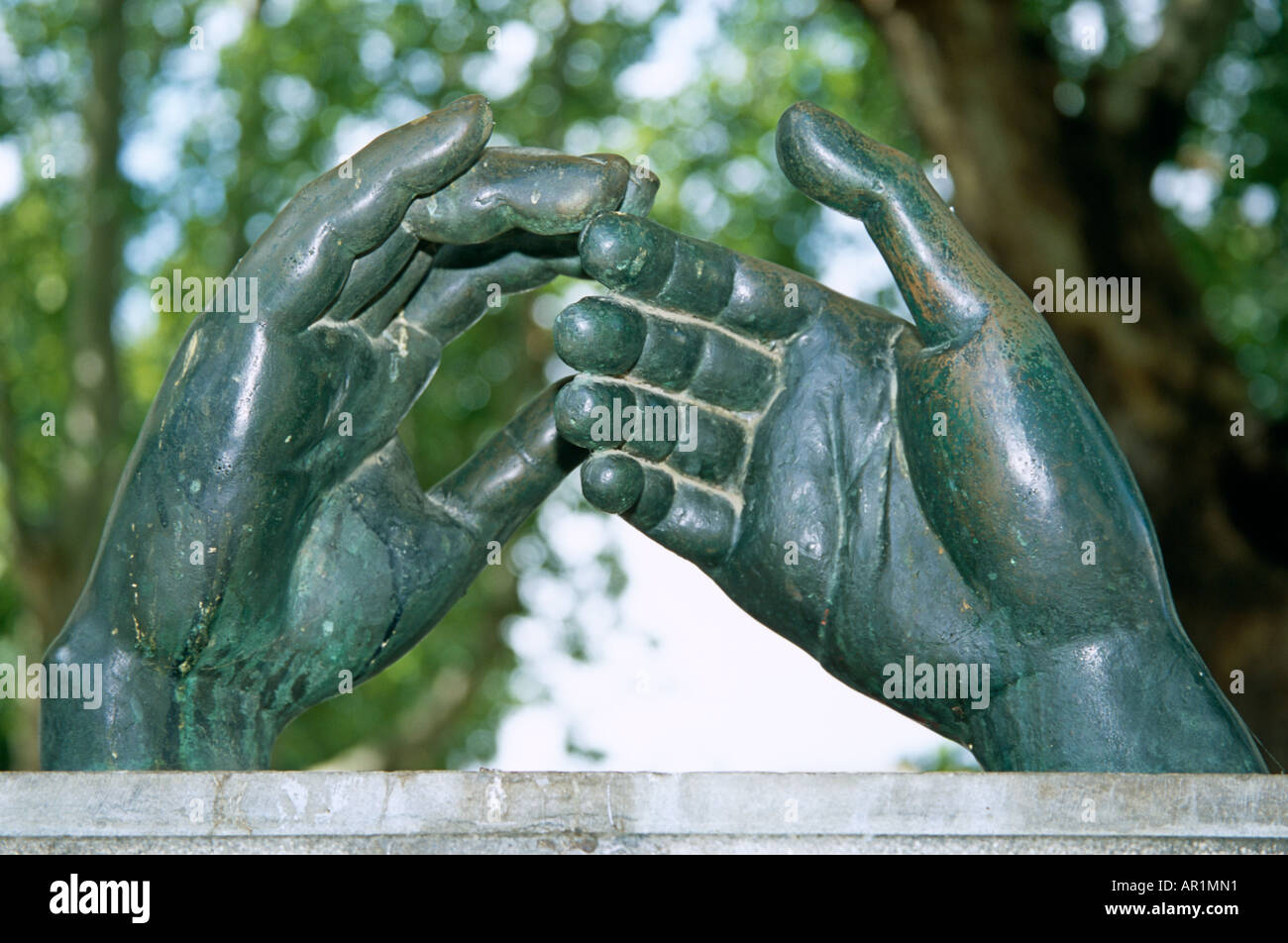 Hand hands sculpture hi-res stock photography and images - Alamy