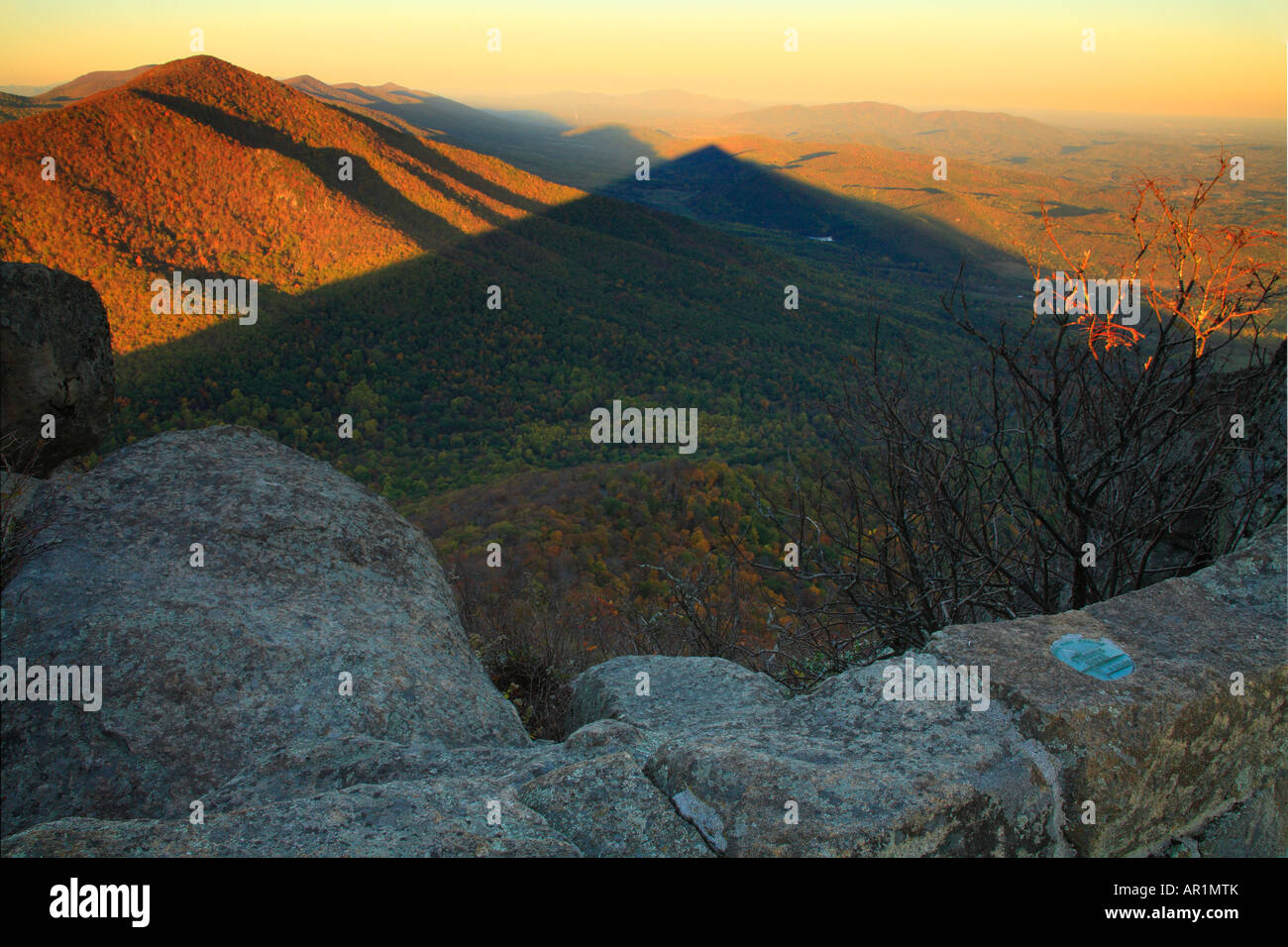 Sunset sharp top mountain peaks hi-res stock photography and images - Alamy