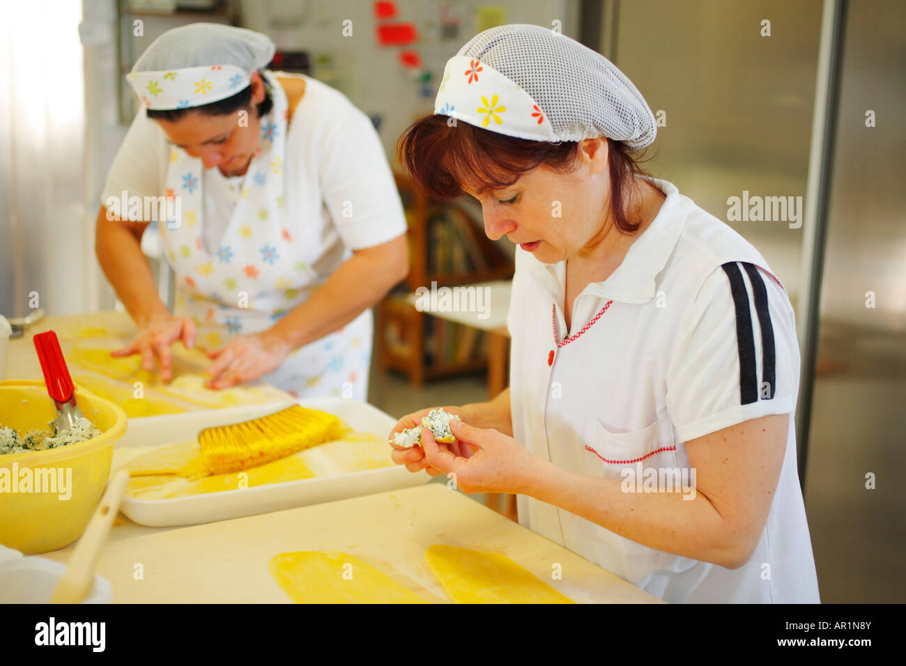 Making fresh pasta in Italy Stock Photo - Alamy