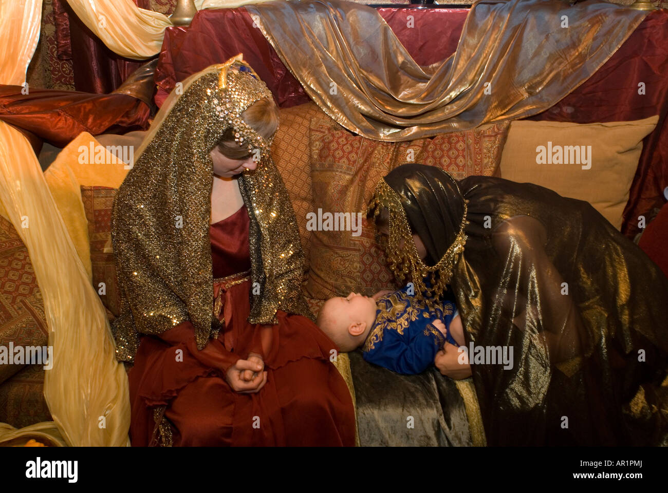 Biblical dress hi-res stock photography and images - Alamy