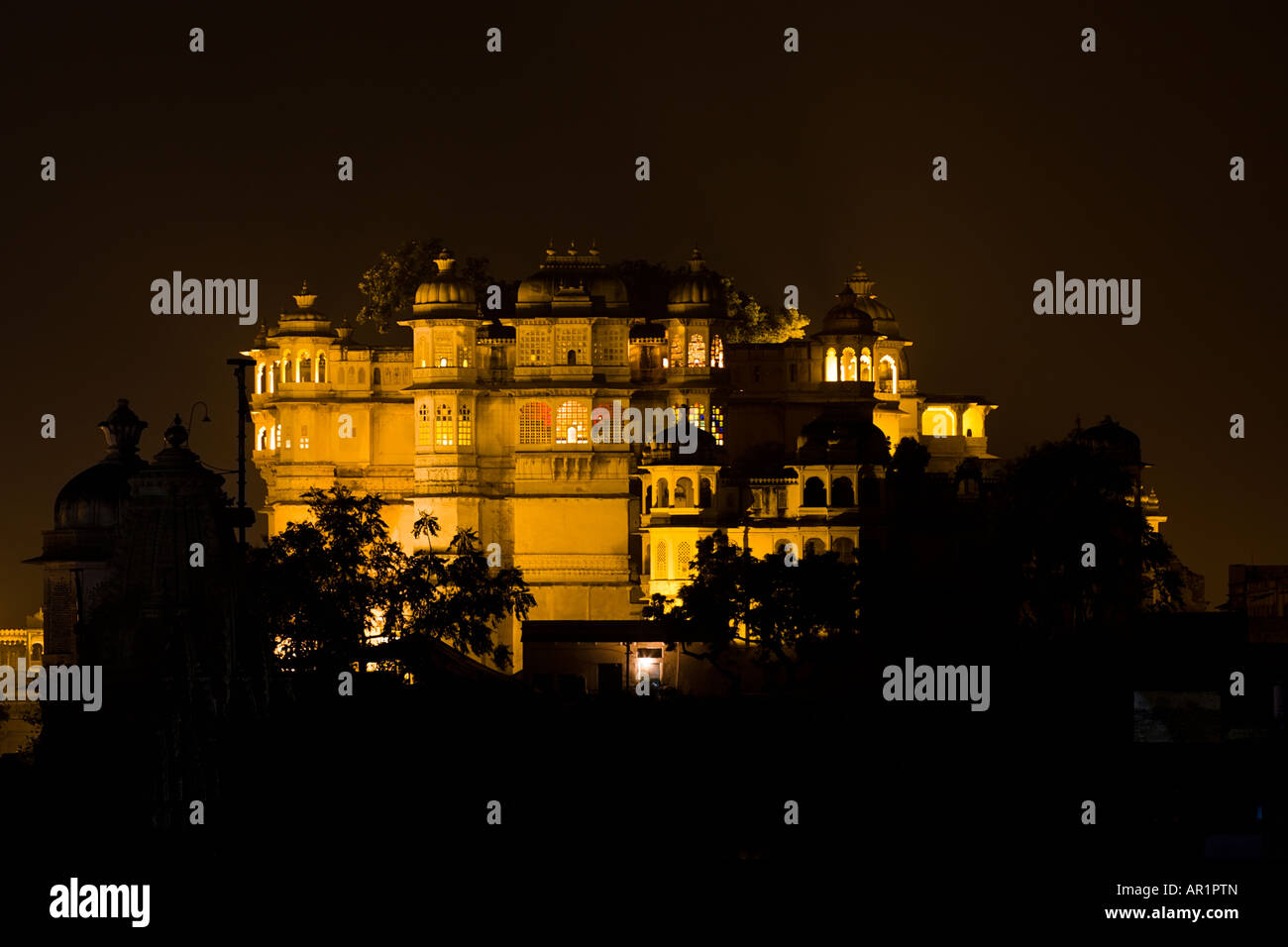 Night view of the City Palace - Udaipur, Rajasthan, India Stock Photo ...