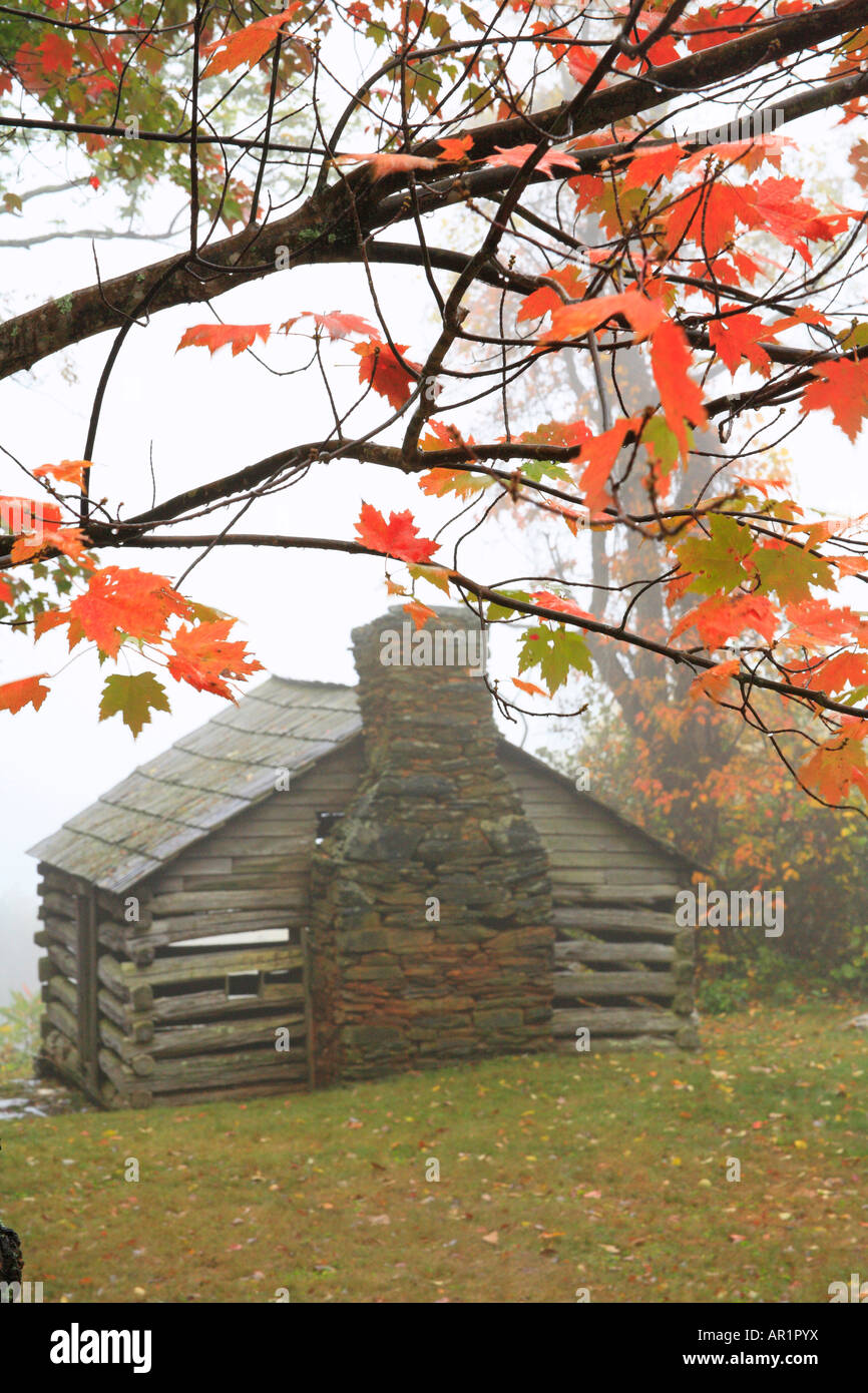 Smart View Cabin, Blue Ridge Parkway, Virginia, USA Stock Photo - Alamy