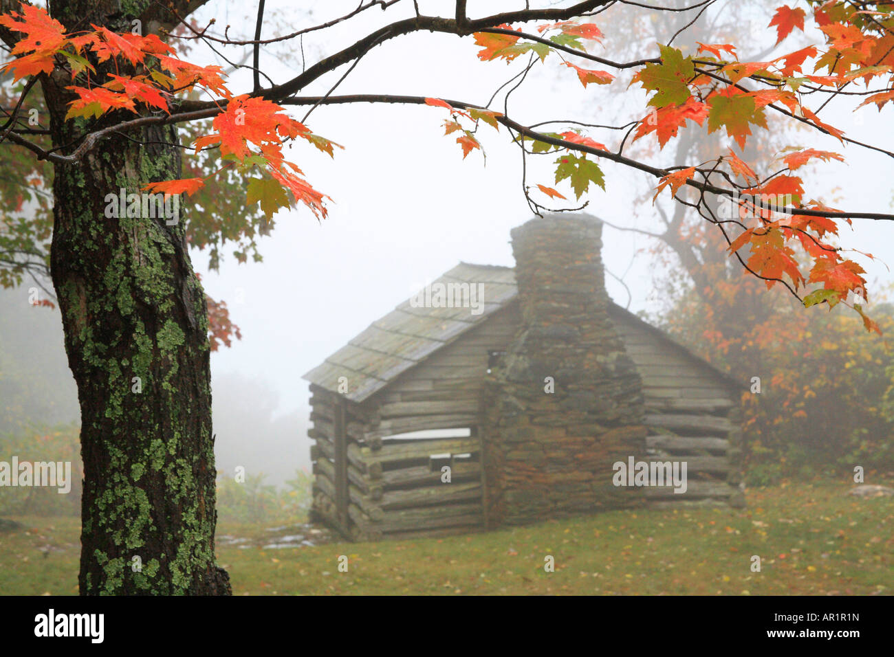 Smart View Cabin, Blue Ridge Parkway, Virginia, USA Stock Photo - Alamy