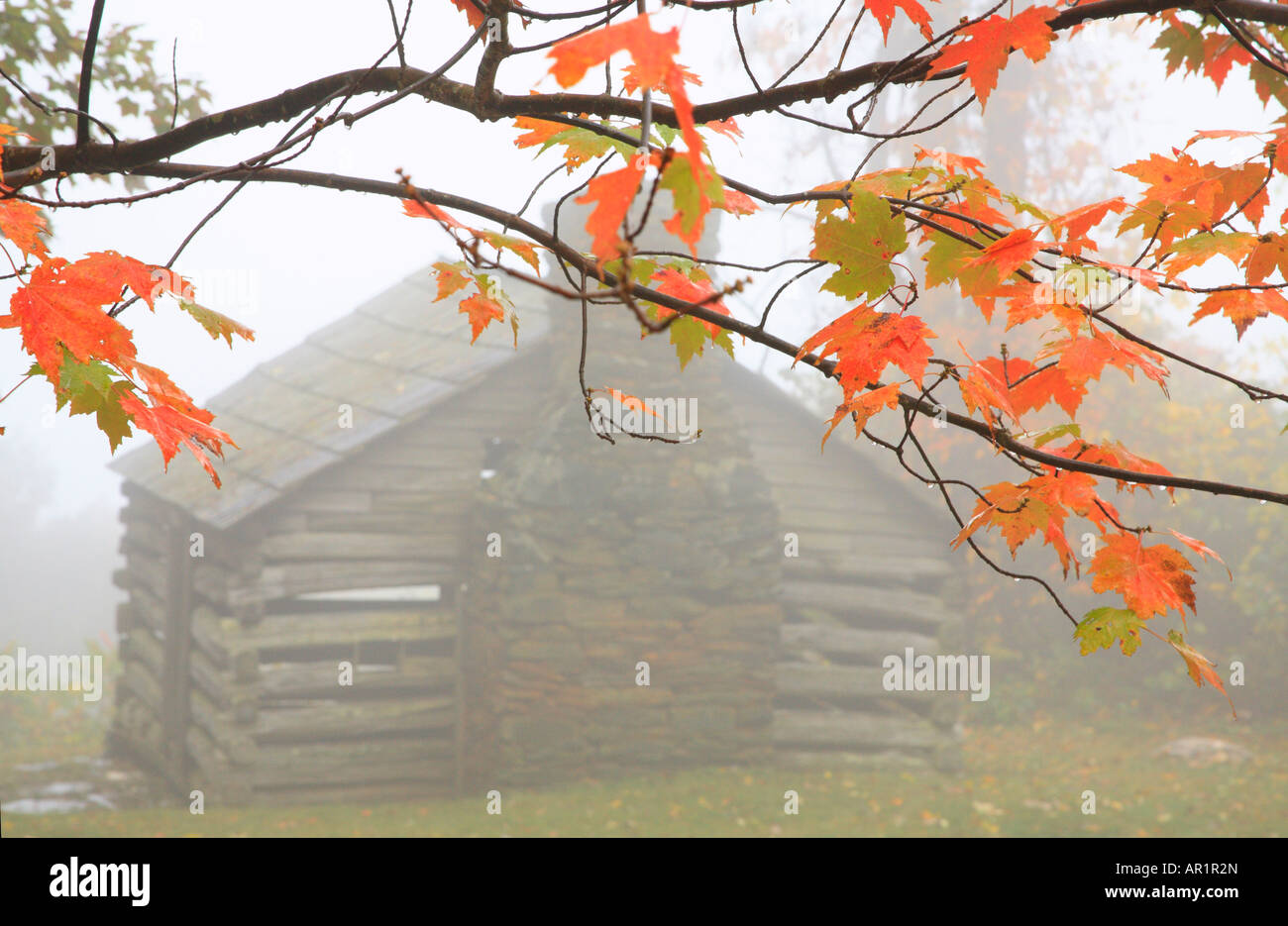 Smart View Cabin, Blue Ridge Parkway, Virginia, USA Stock Photo - Alamy