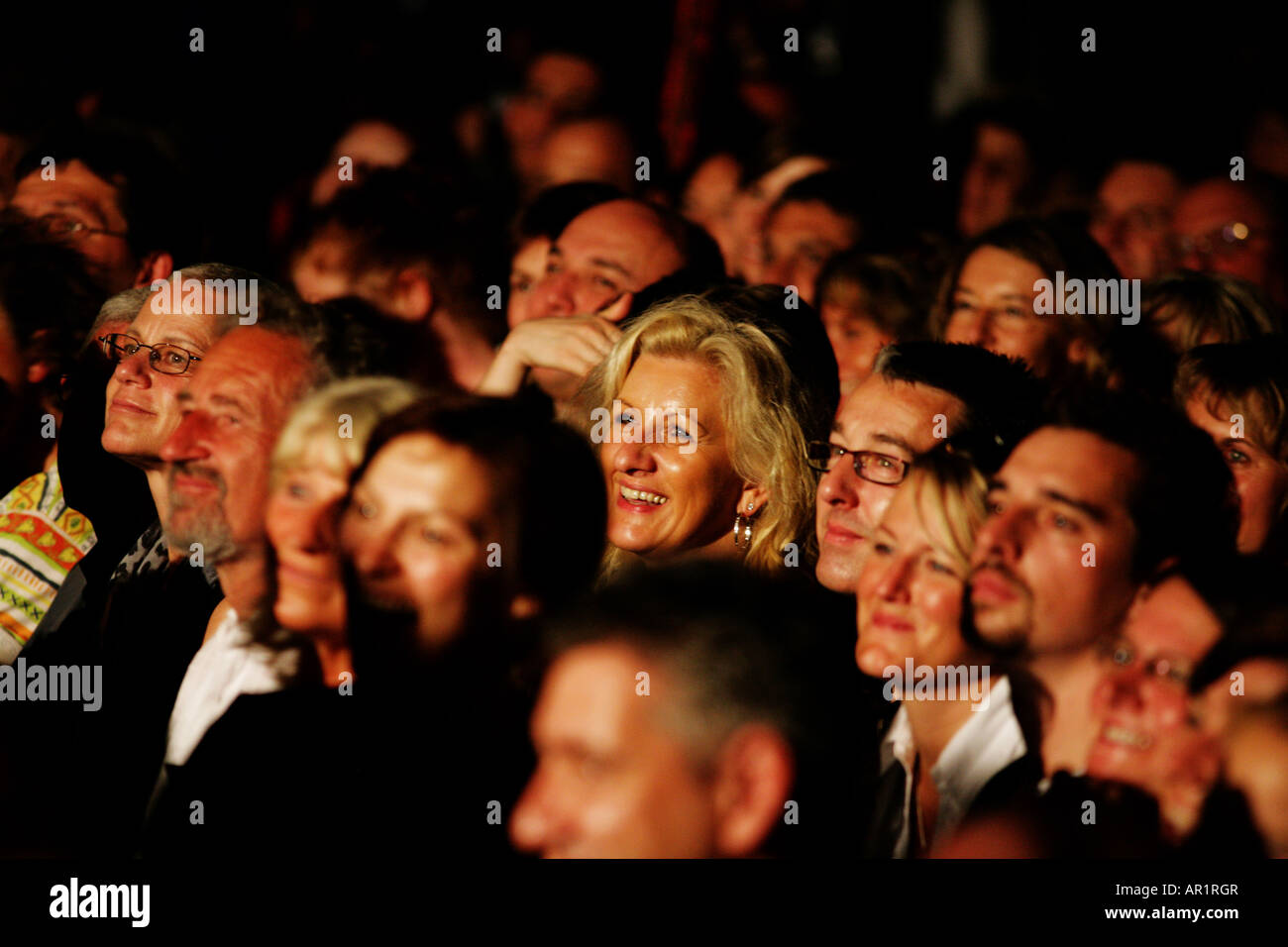 Theatre audience watching hi-res stock photography and images - Alamy
