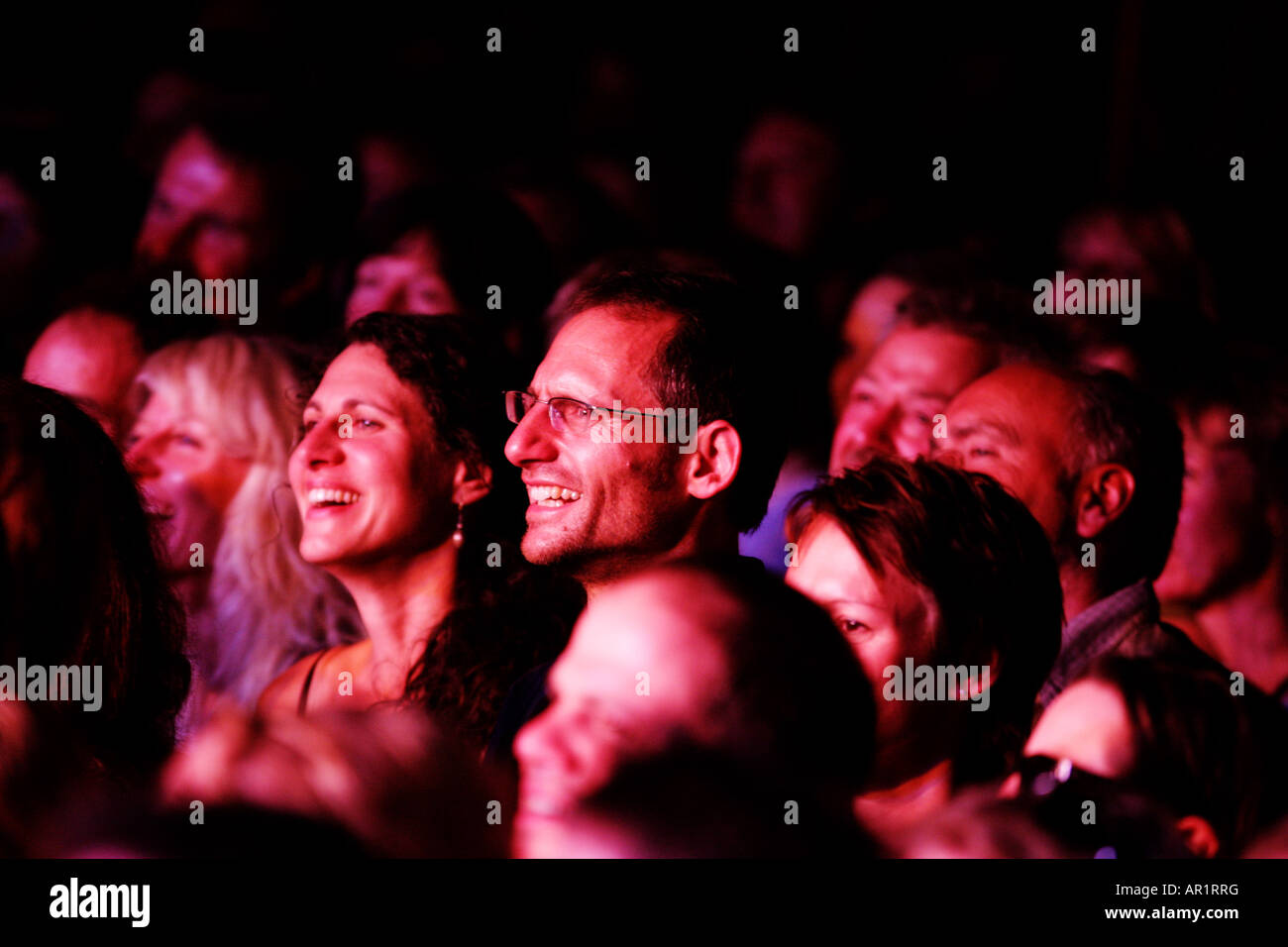 Laughing audience hi-res stock photography and images - Alamy