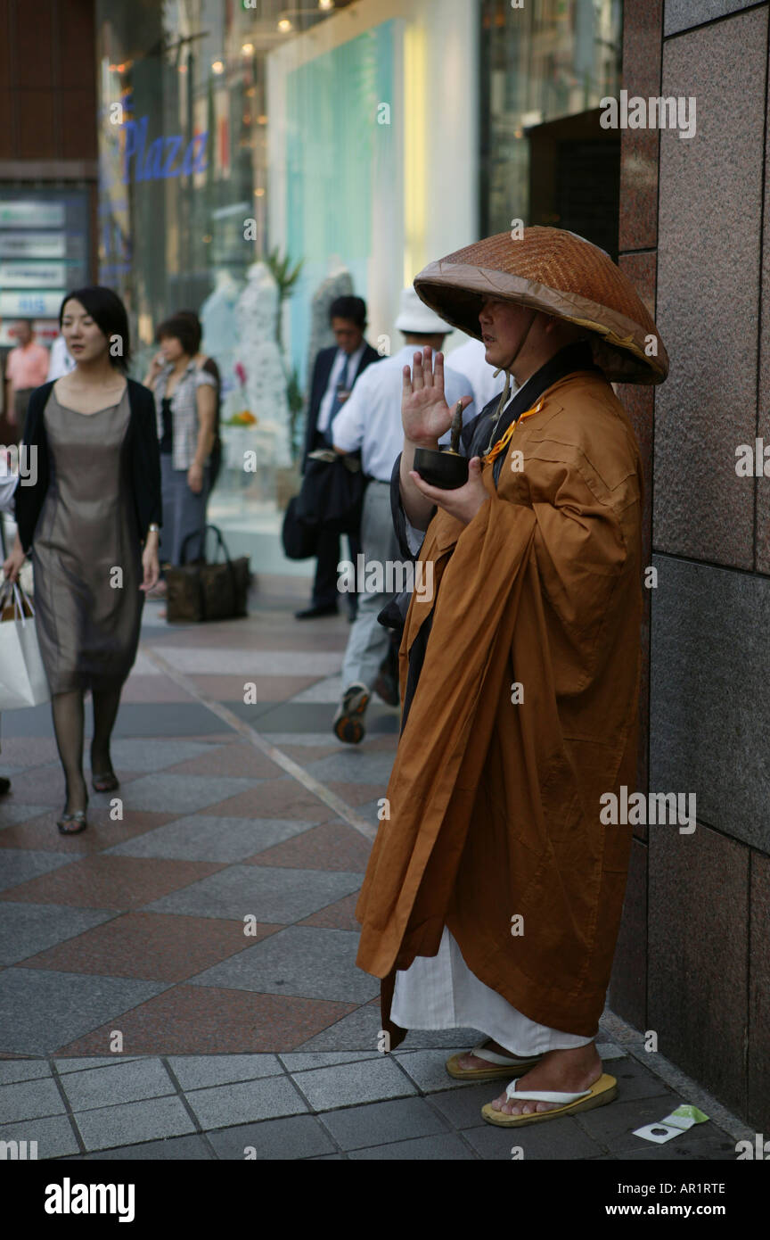 Japan monk hi-res stock photography and images - Alamy