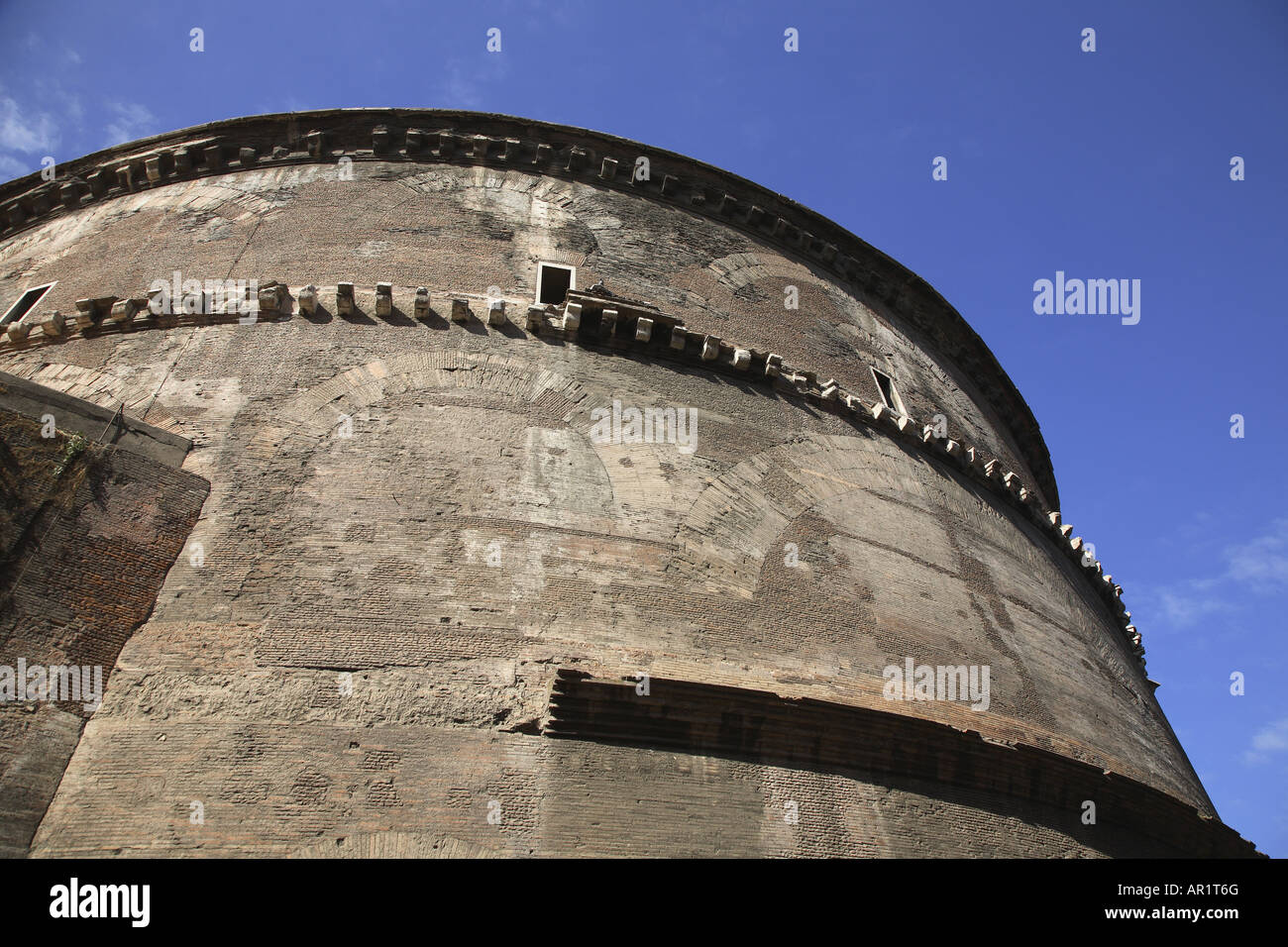 Side view of the Pantheon Rome Stock Photo - Alamy