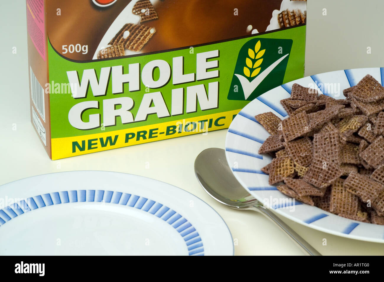 Whole grain pre-biotic breakfast cereal Stock Photo - Alamy