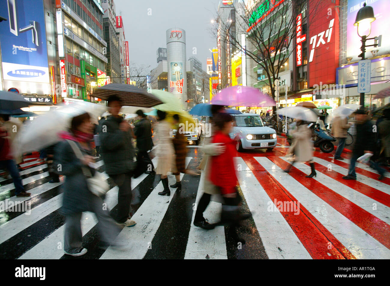 Shibuya station square hi-res stock photography and images - Alamy
