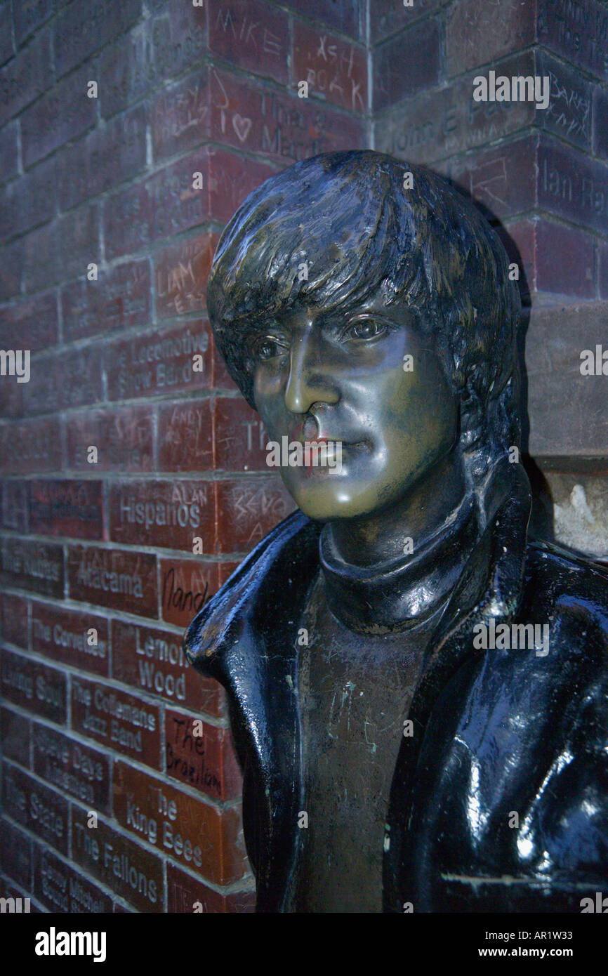 Statue of John Lennon Mathew Street Liverpool England Stock Photo - Alamy
