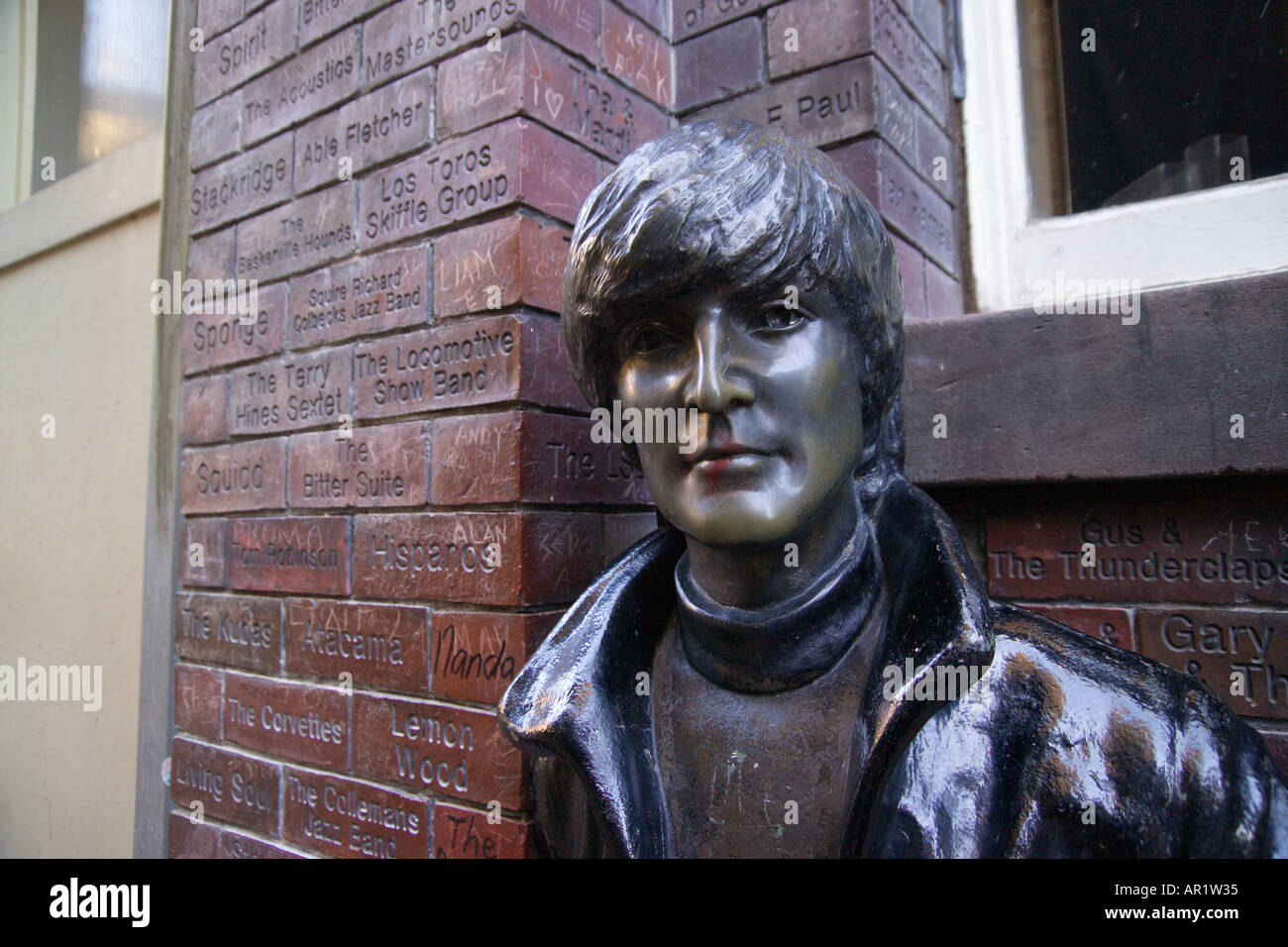 Statue of John Lennon Mathew Street Liverpool England Stock Photo - Alamy