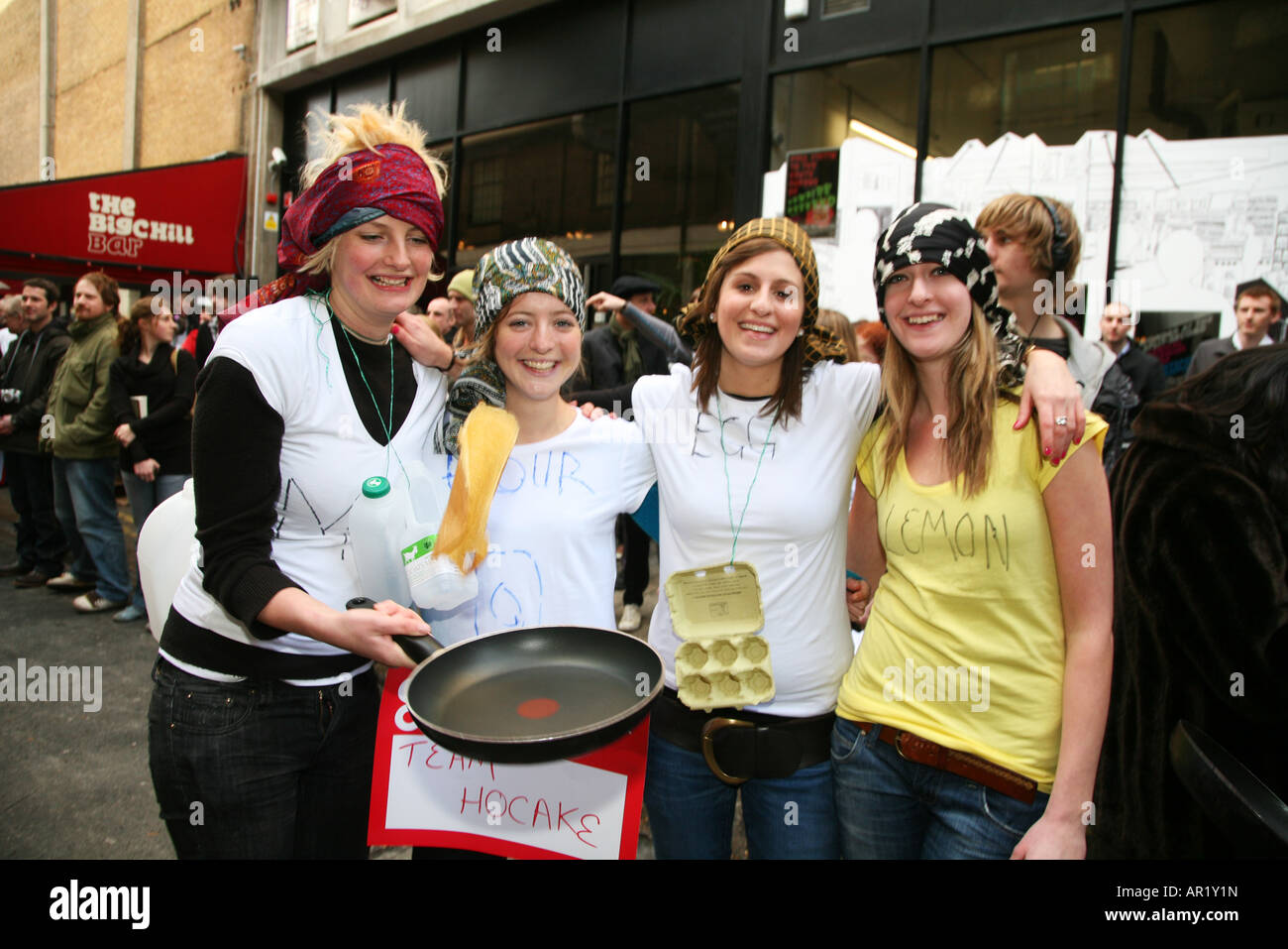 Pancake race hi-res stock photography and images - Alamy