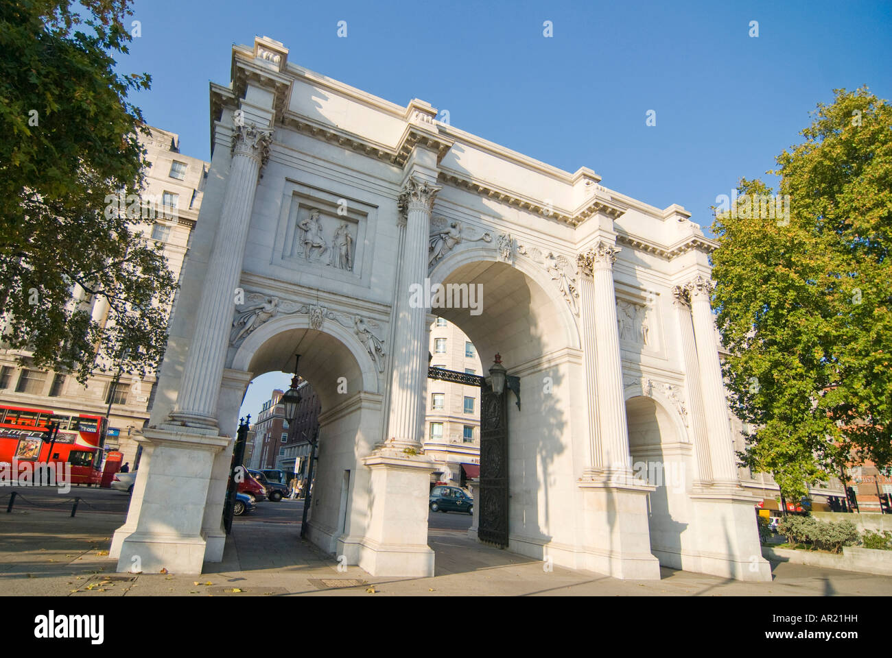 White carrara marble monument hi-res stock photography and images - Alamy