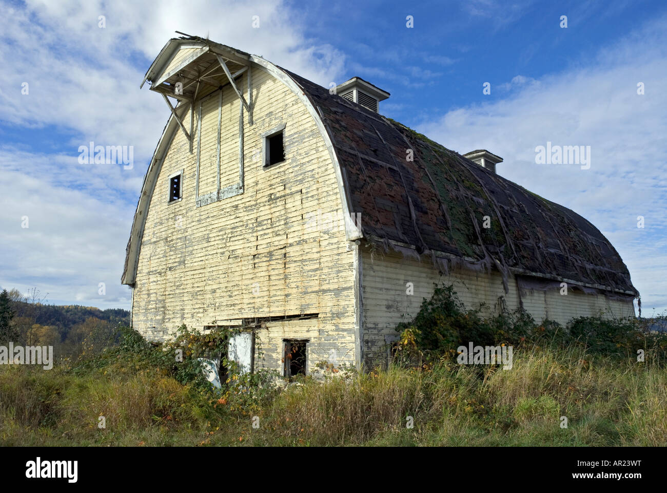 Us decay decaying decayed building country barns hi-res stock ...