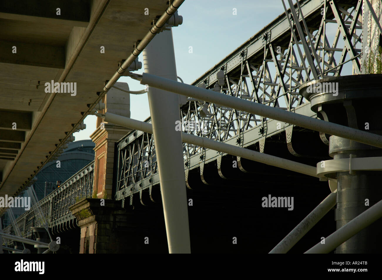 Charing cross railway bridge hi-res stock photography and images - Alamy