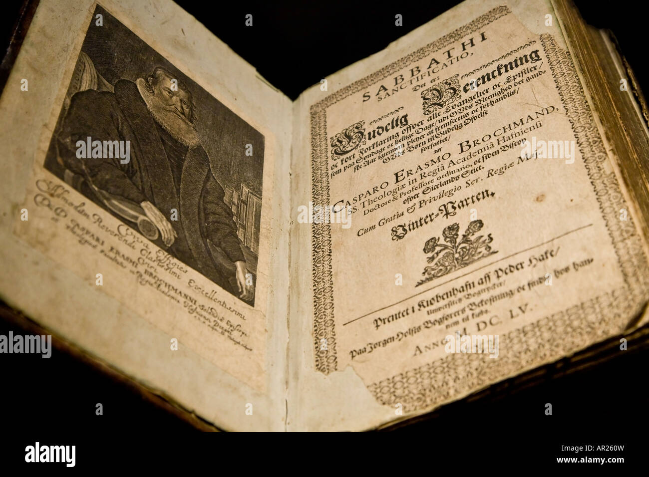 Old open book Stock Photo - Alamy