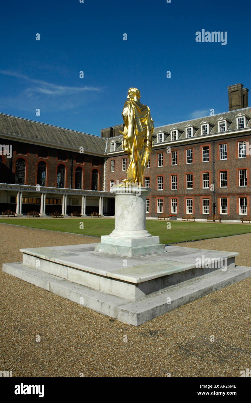 King charles ii statue hi-res stock photography and images - Alamy