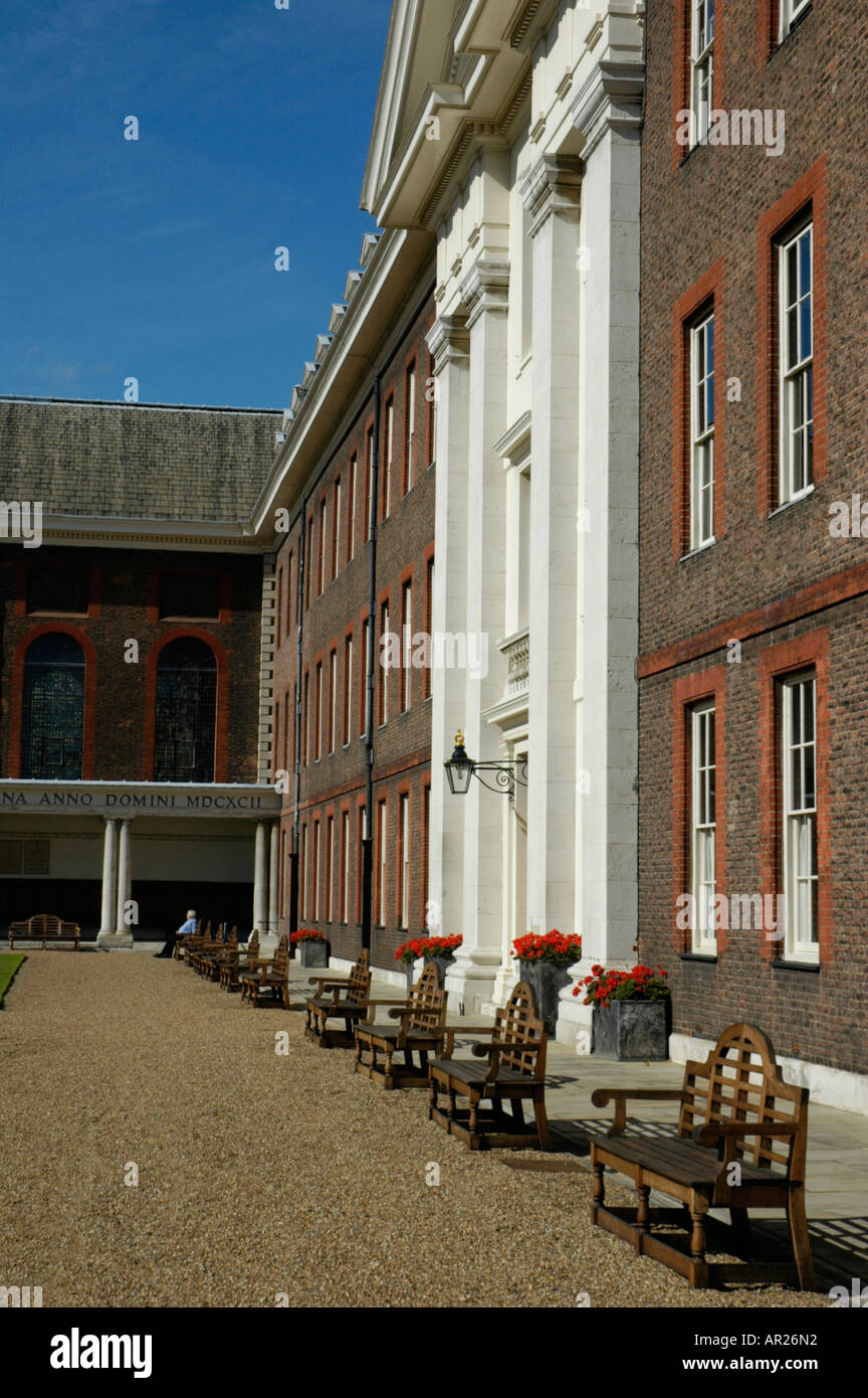At the royal hospital gardens in london hi-res stock photography and ...