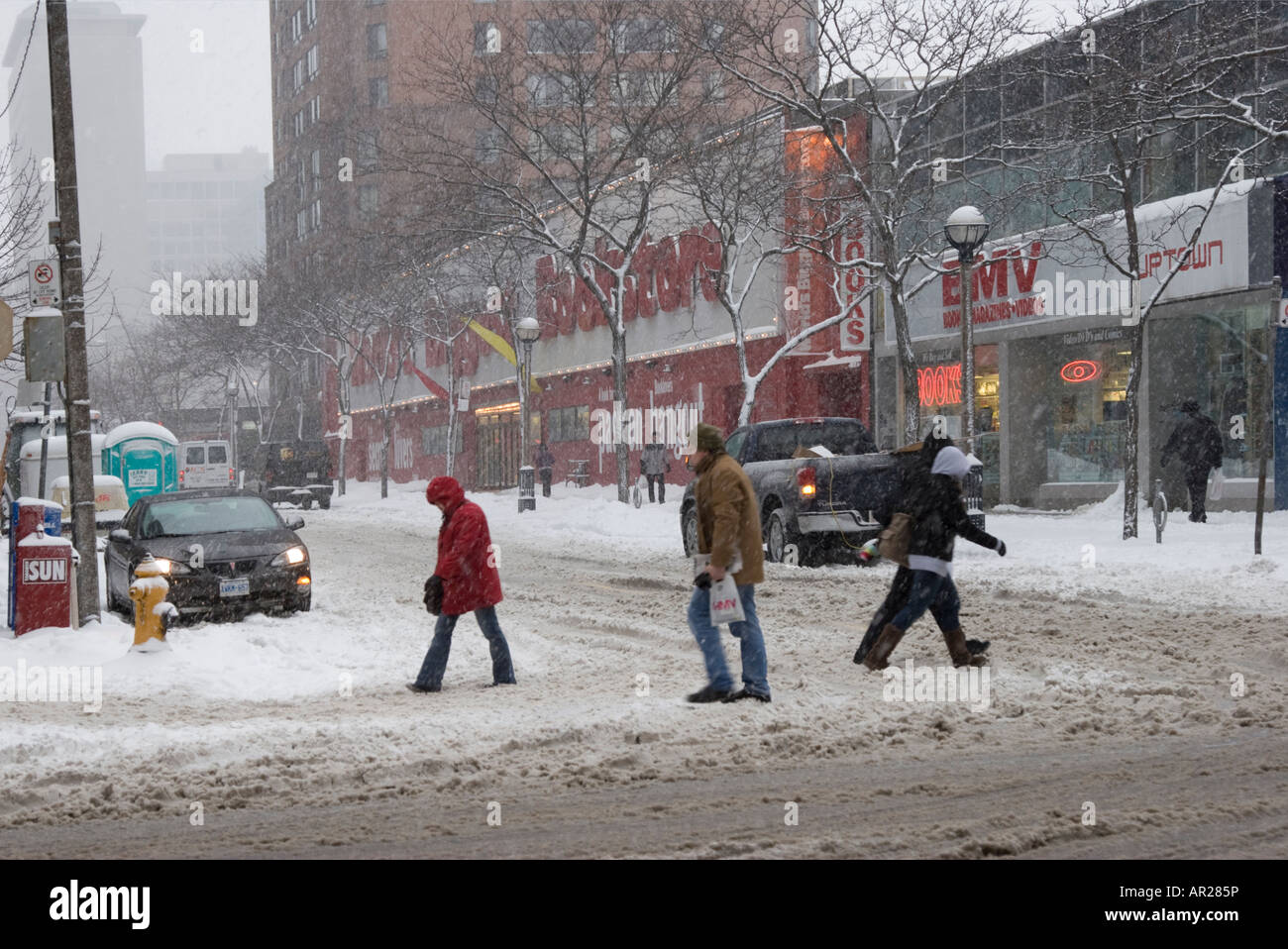 Toronto street snow hi-res stock photography and images - Alamy