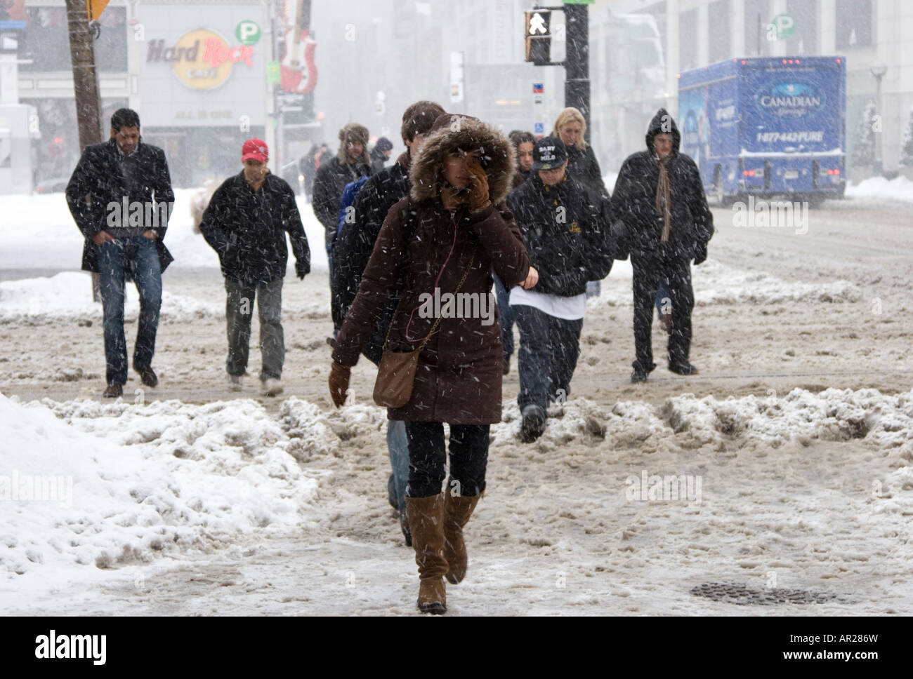 Snowstorm city hi-res stock photography and images - Alamy