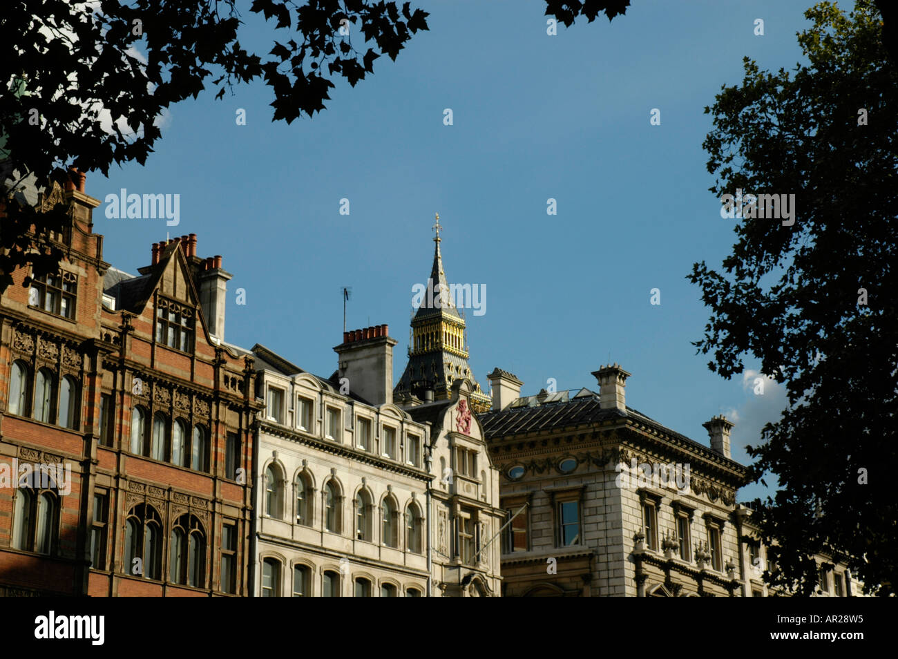 Big buildings england hi-res stock photography and images - Alamy