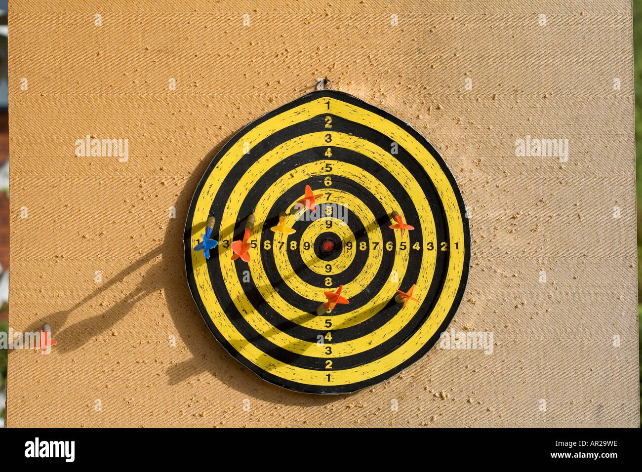 Old dart board hi-res stock photography and images - Alamy