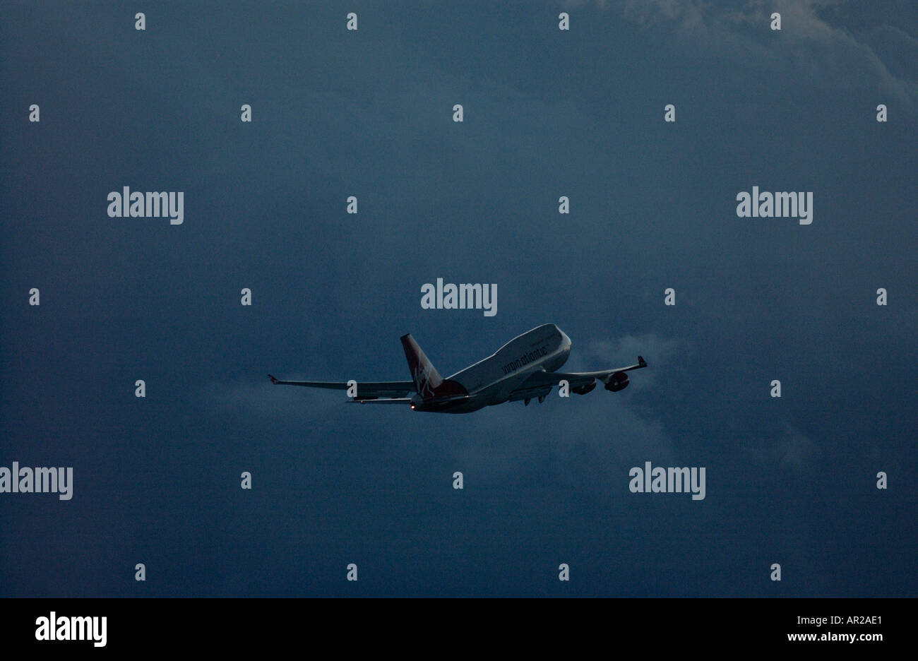 Virgin atlantic boeing 747 taking off hi-res stock photography and ...