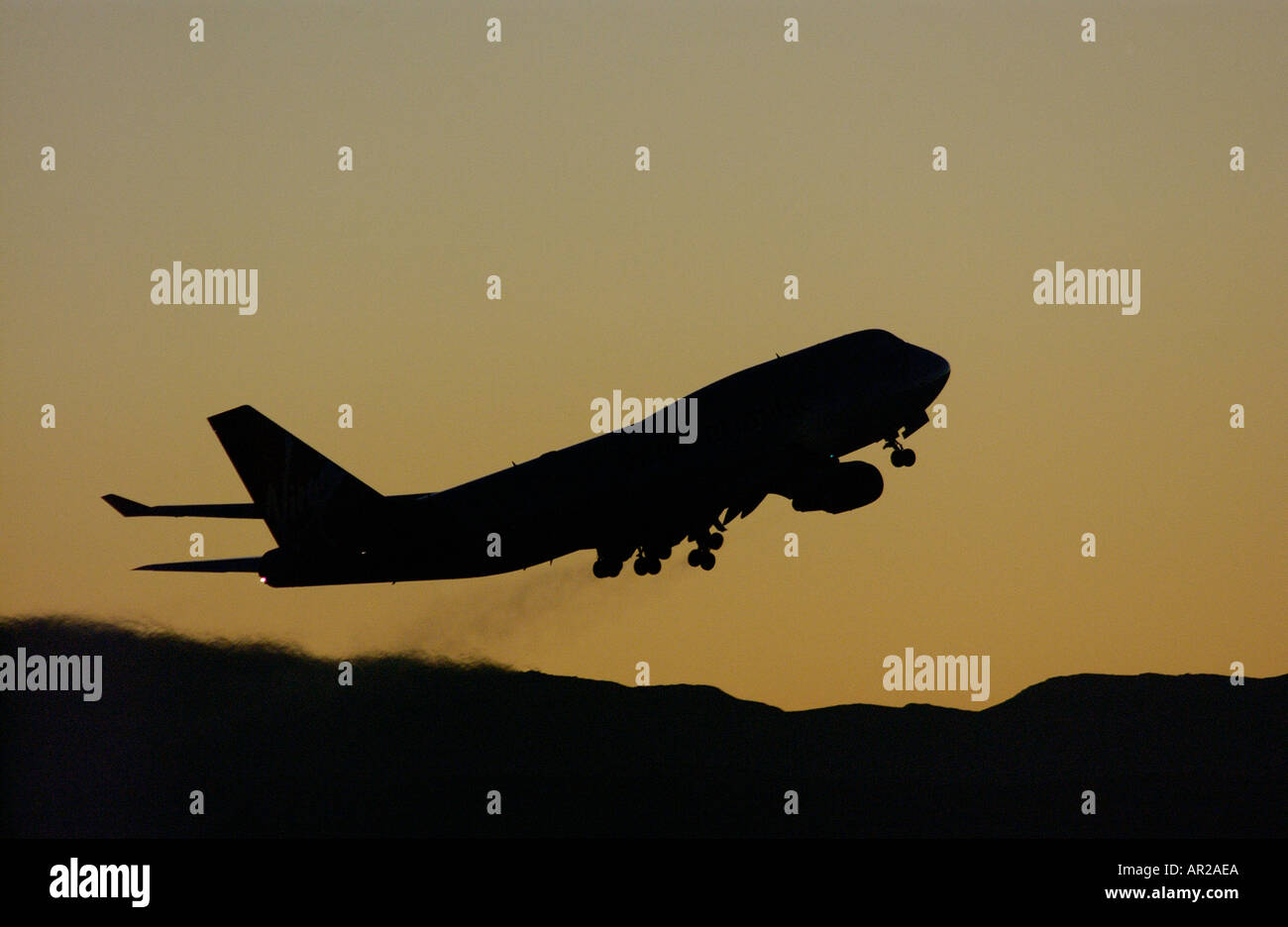 Jumbo jet taking off usa hi-res stock photography and images - Alamy