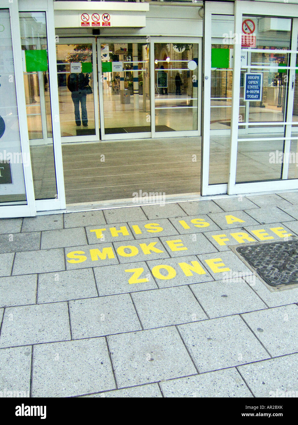 no smoking zone at the entrance to a shopping centre Stock Photo - Alamy