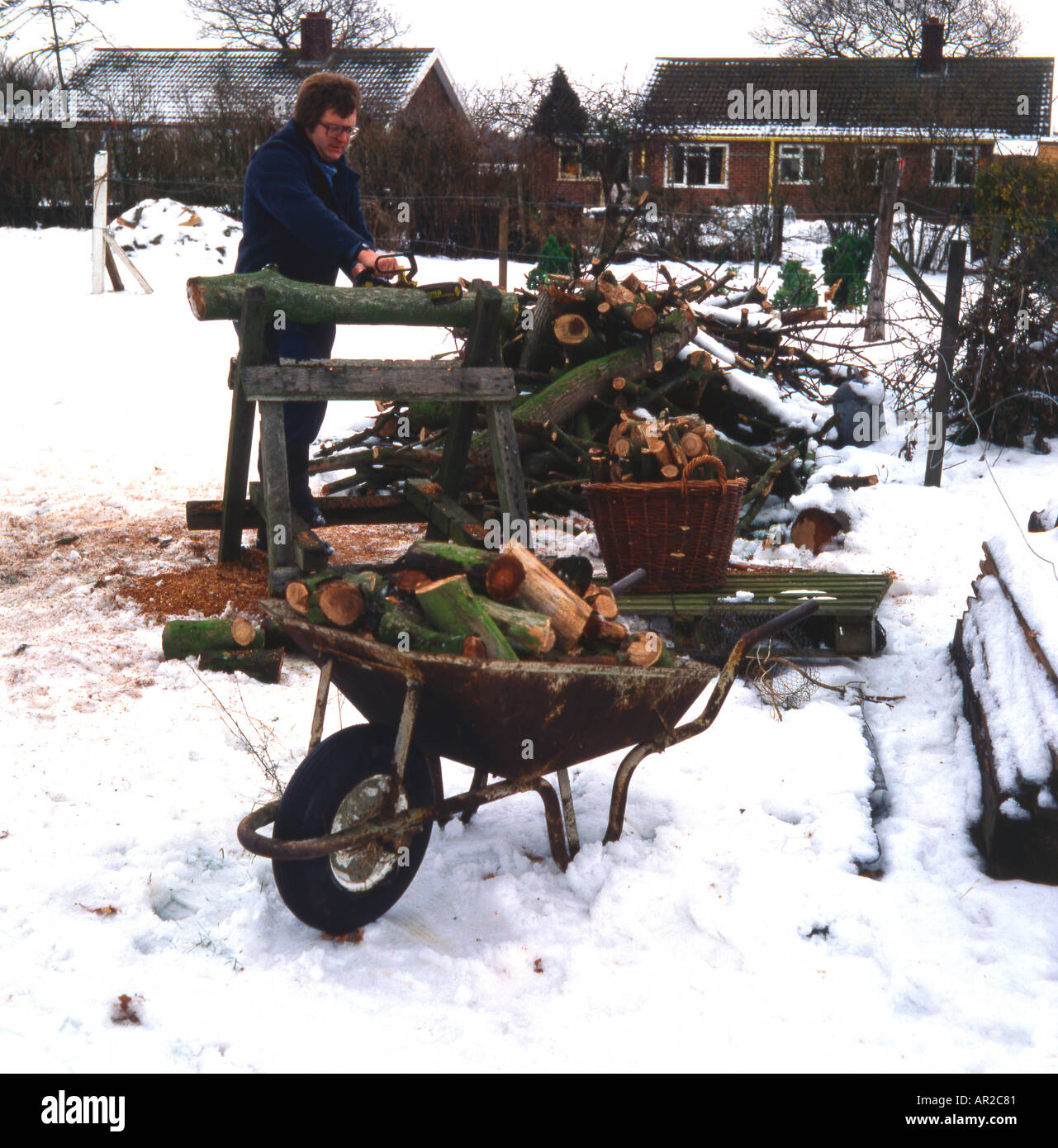 Snow wheelbarrow hi-res stock photography and images - Alamy