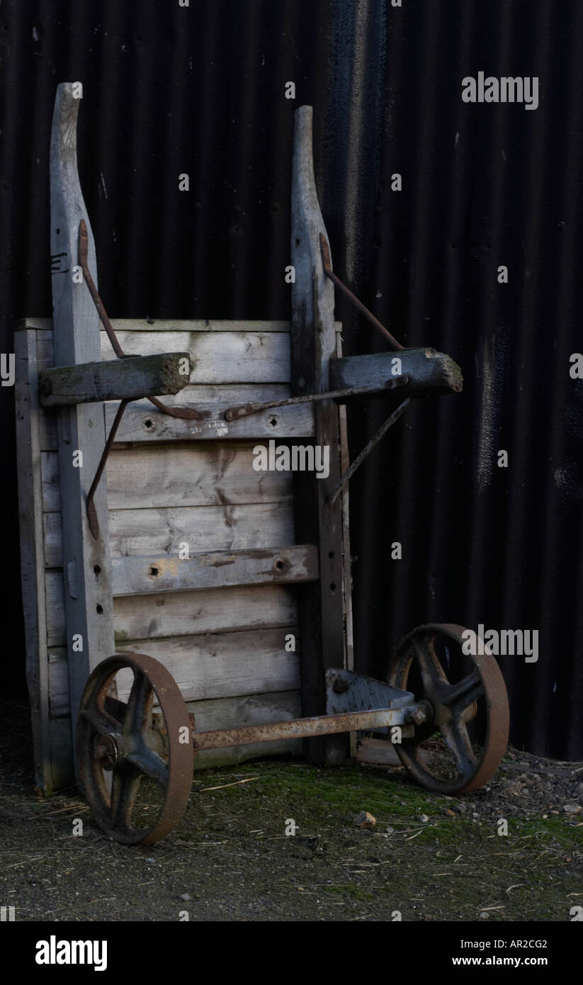 And old apple cart Stock Photo - Alamy