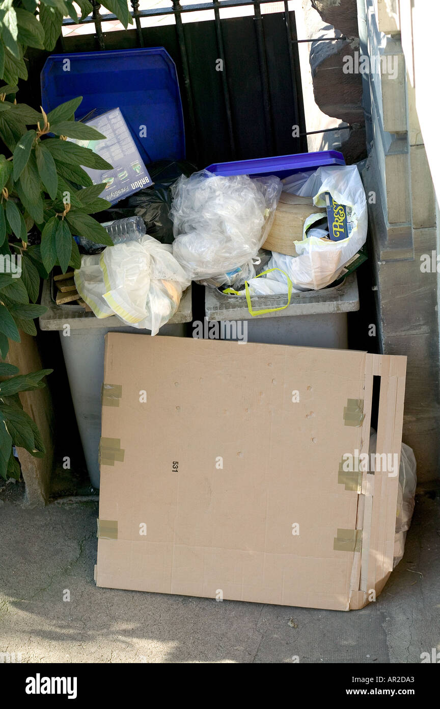 FRANCE ALSACE STRASBOURG OVERFILLED DUSTBINS Stock Photo - Alamy