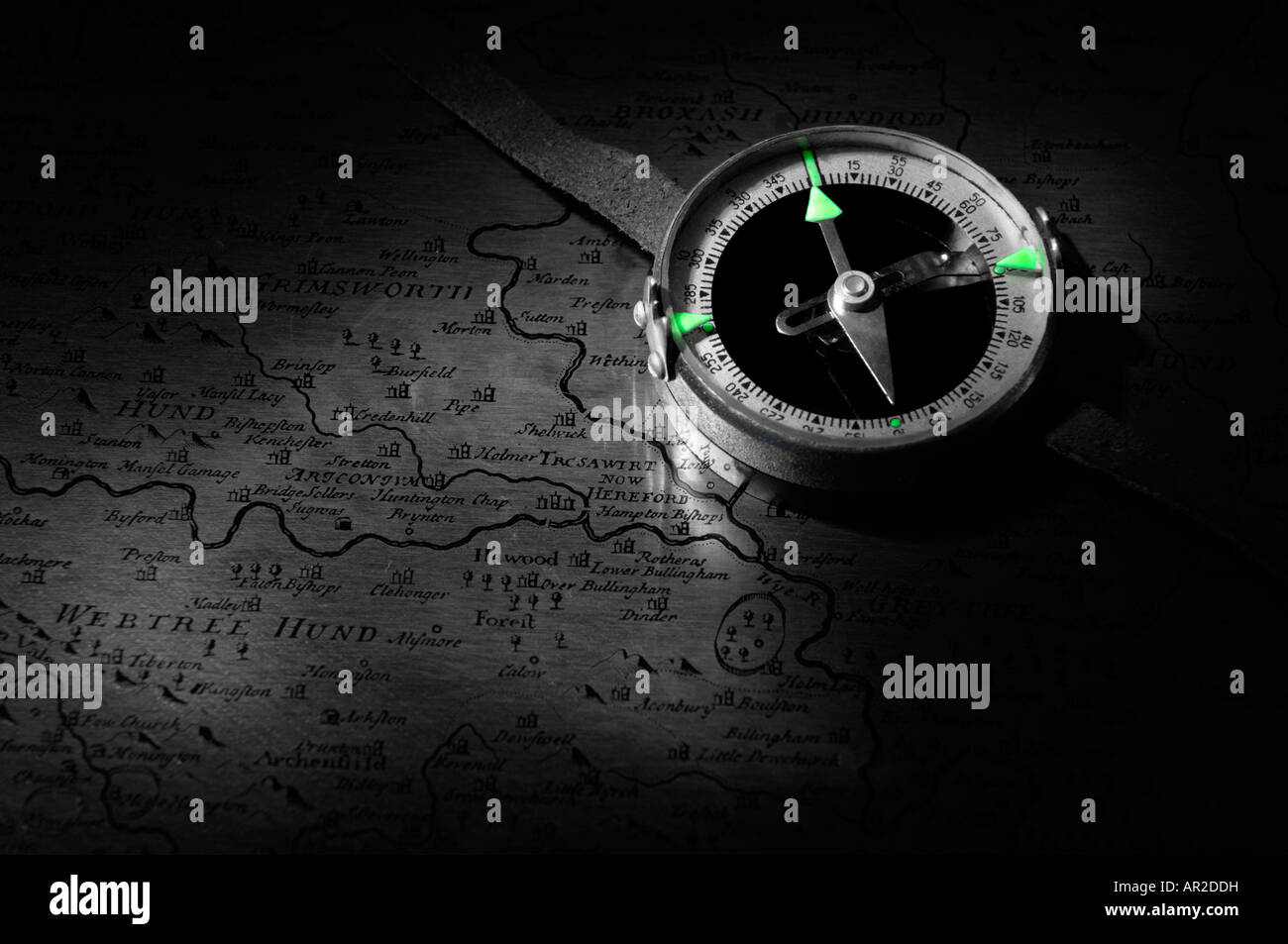 Old compass on map hi-res stock photography and images - Alamy