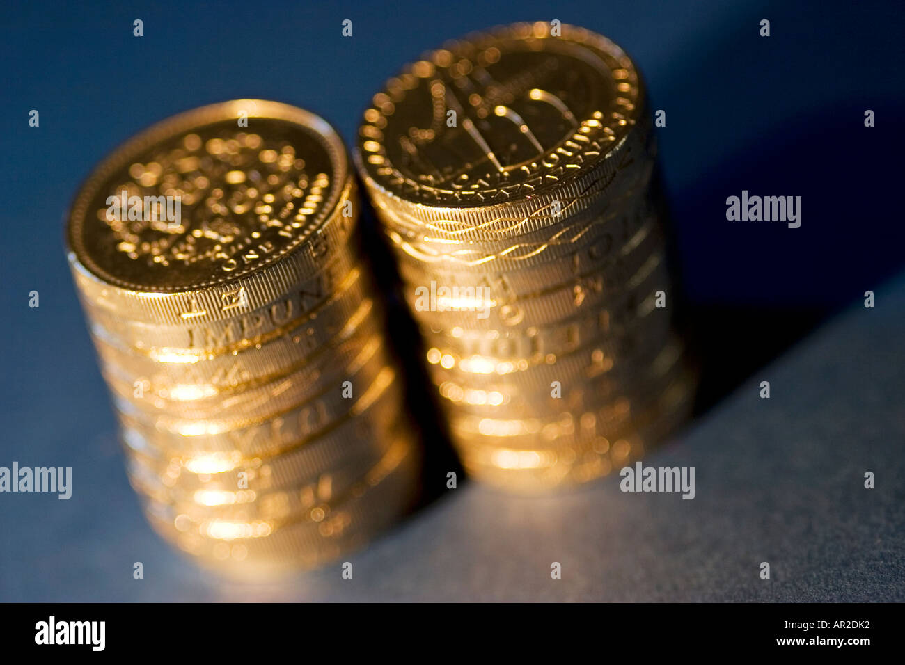 Pile pound two pound coins hi-res stock photography and images - Alamy