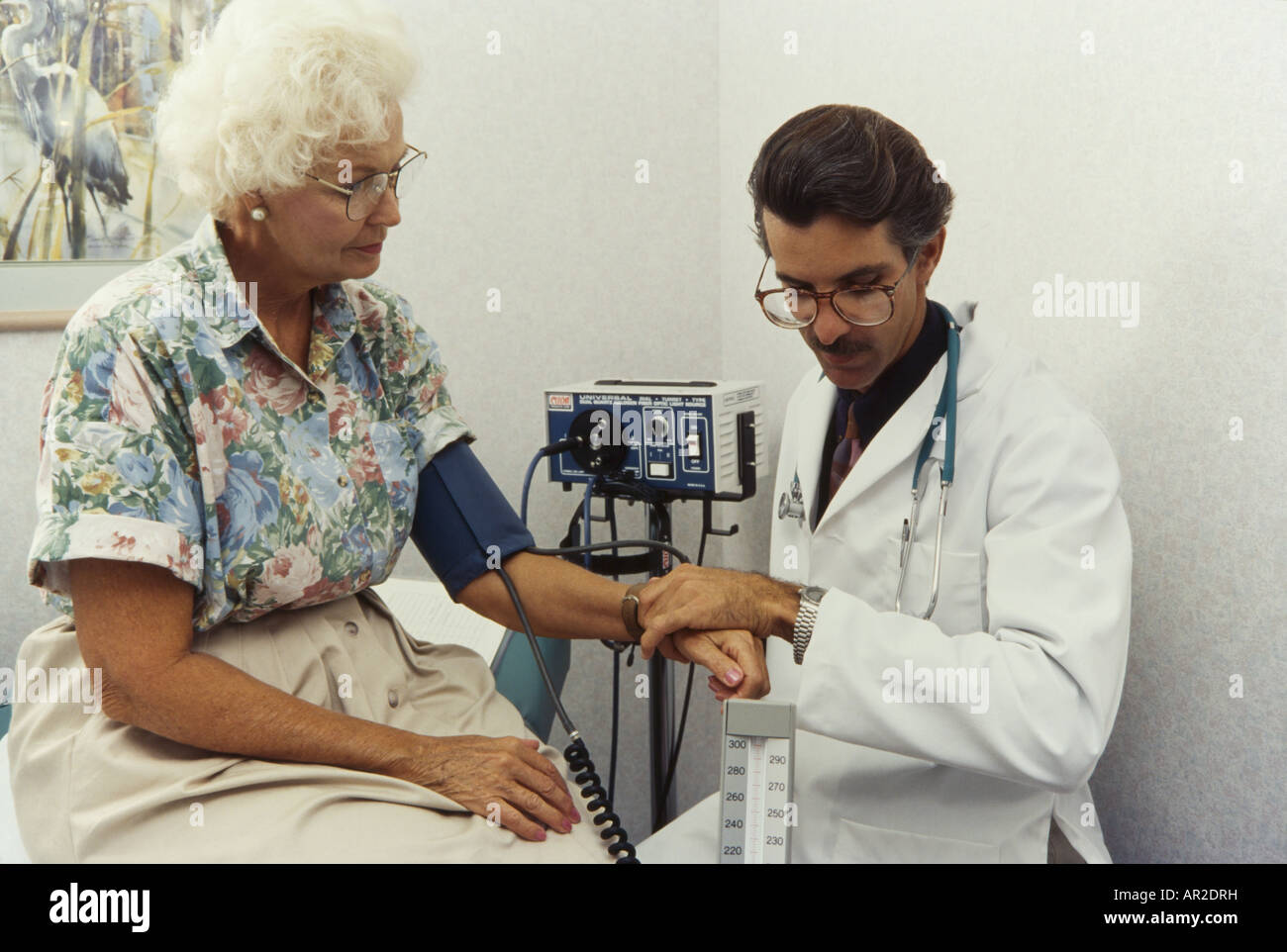 Doctor giving physical exam to seniors, Miami Stock Photo - Alamy
