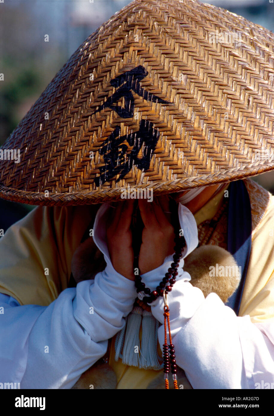 Japanese monk alms hi-res stock photography and images - Alamy