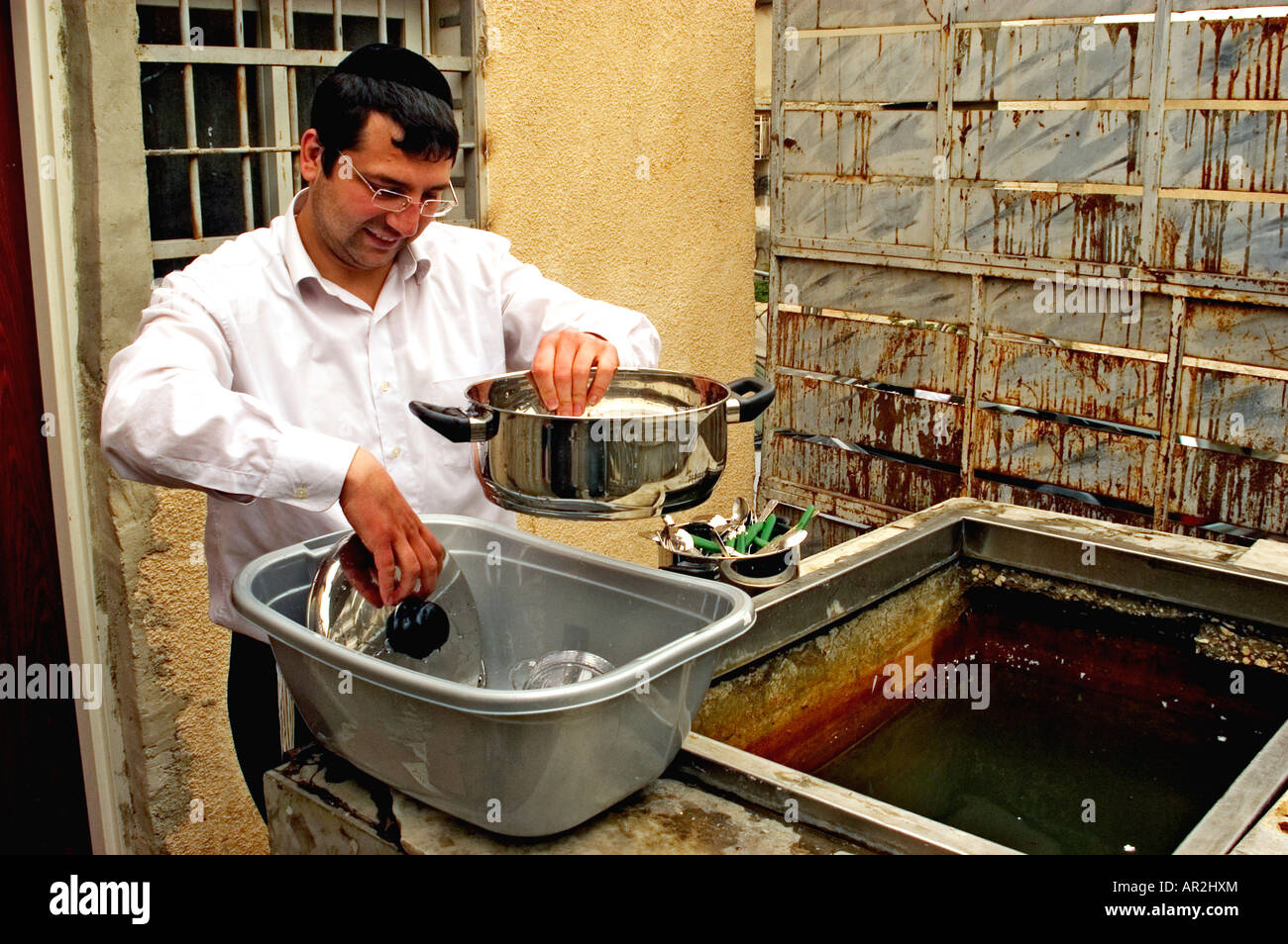 Cleaning Cookware High Resolution Stock Photography and Images - Alamy