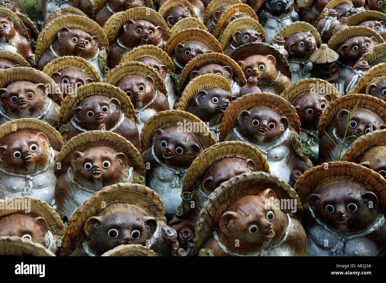 Tanuki statue hi-res stock photography and images - Alamy