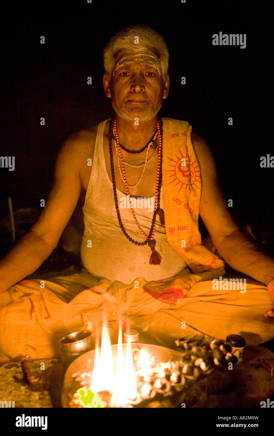 Brahmin ritual priest performing hi-res stock photography and images ...