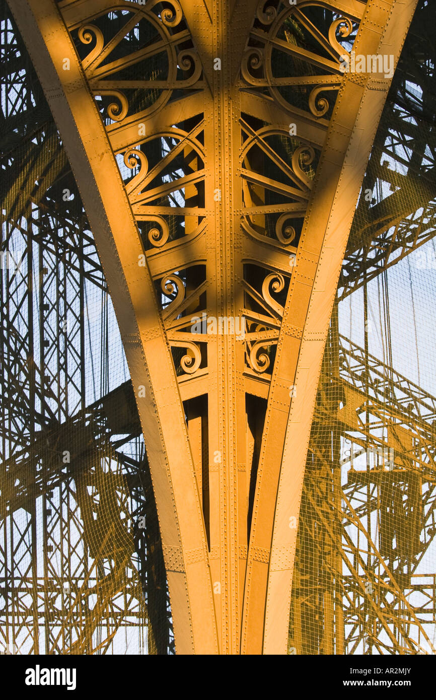 Eiffel tower construction hi-res stock photography and images - Alamy