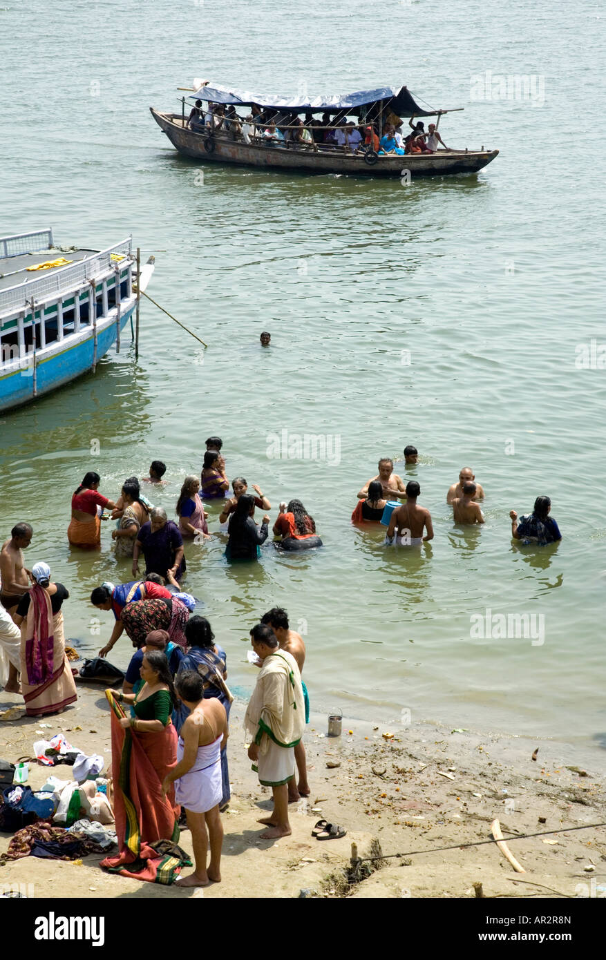 Ritual bath. Assi Ghat. Ganges river. Varanasi. India Stock Photo - Alamy