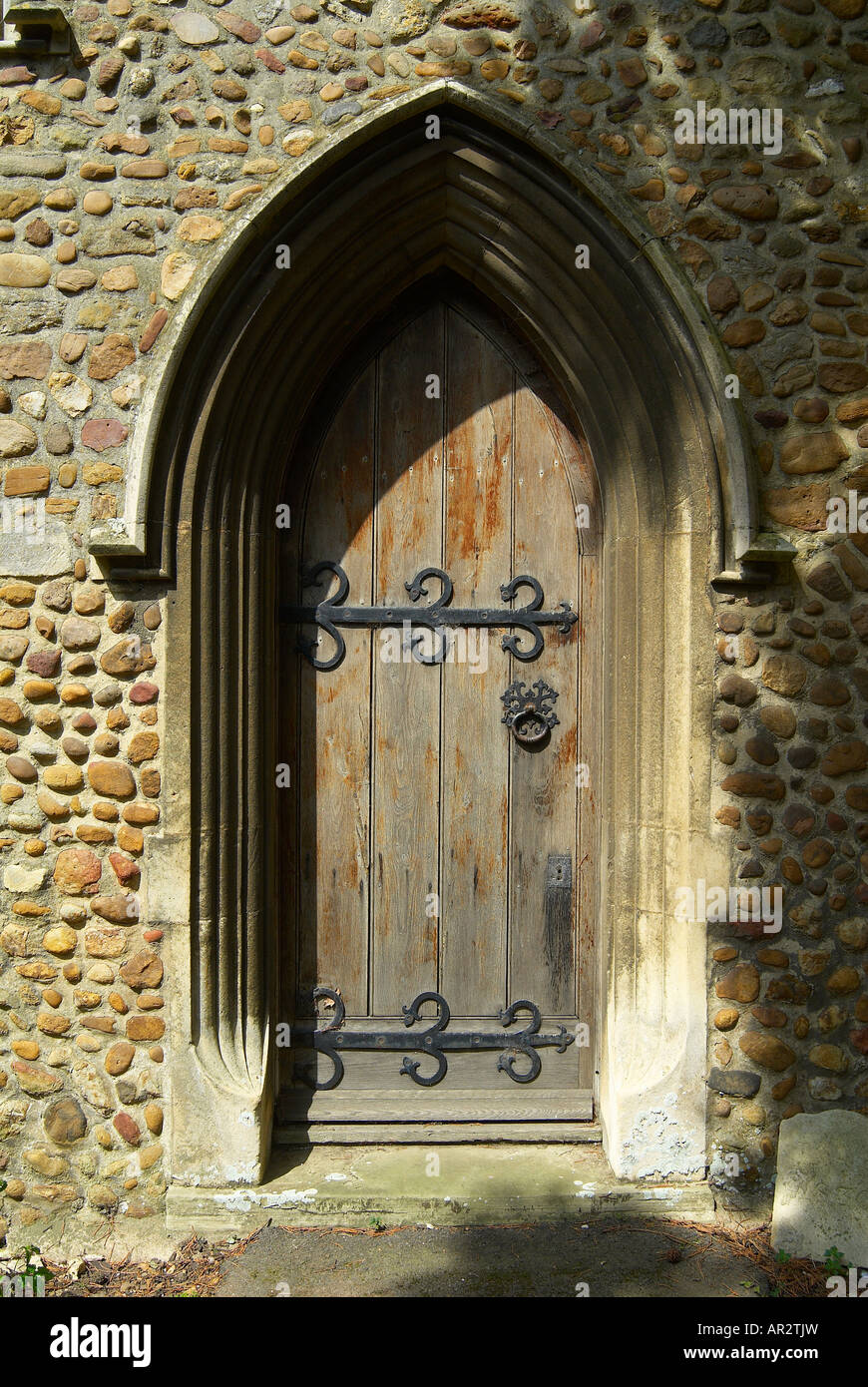 Oak church door hi-res stock photography and images - Alamy