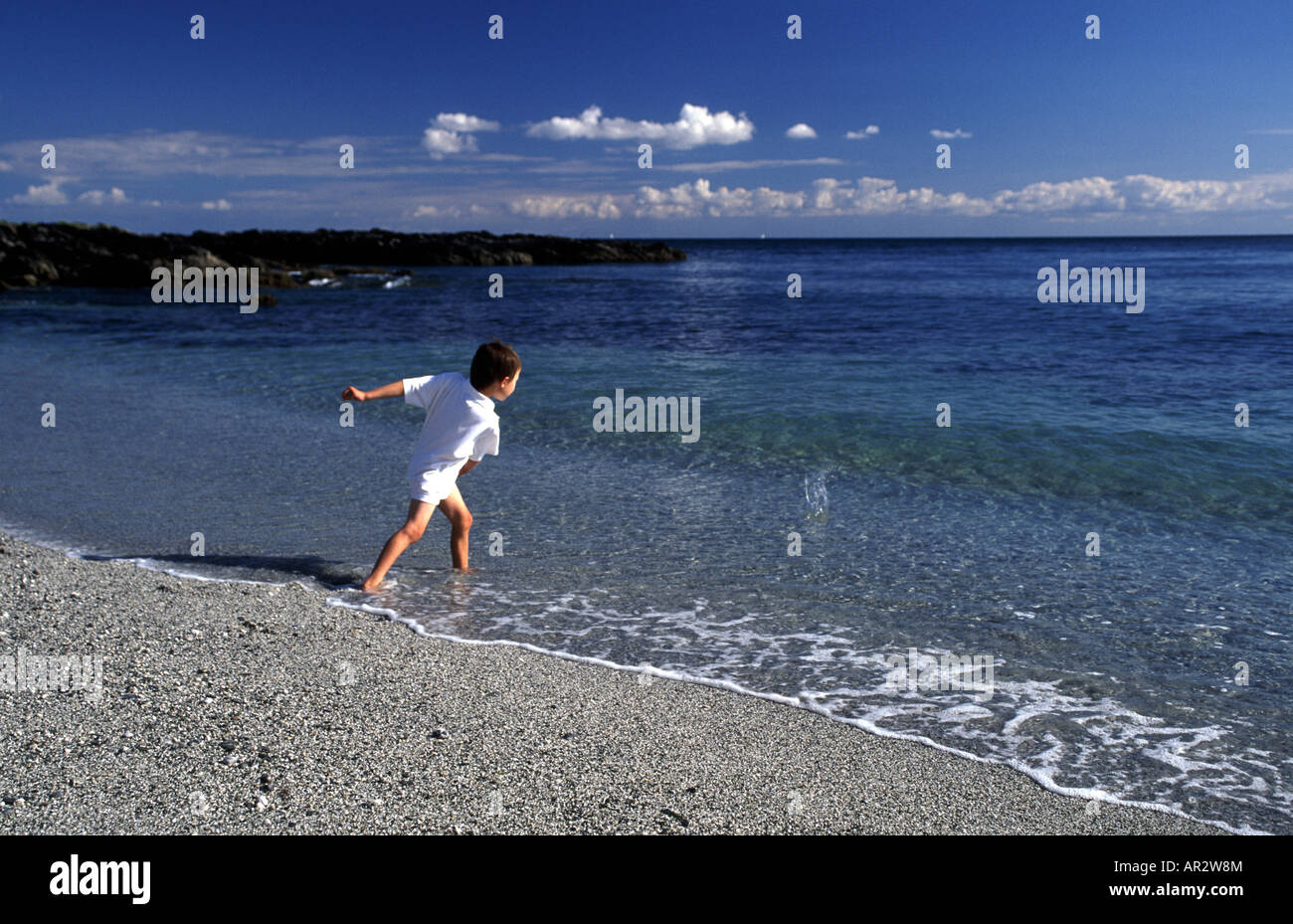 Skimming stones coast hi-res stock photography and images - Alamy