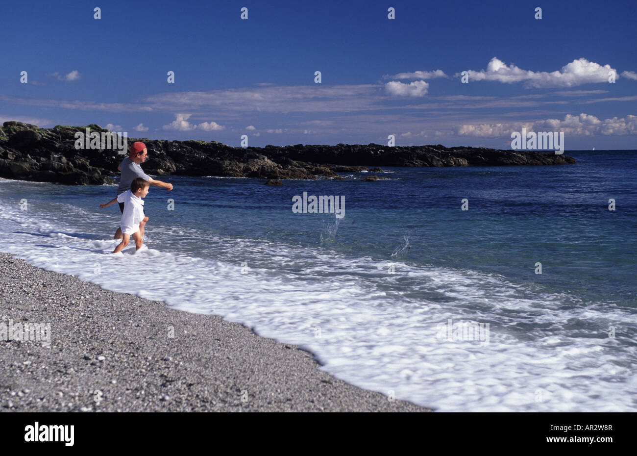 Skimming stones coast High Resolution Stock Photography and Images - Alamy